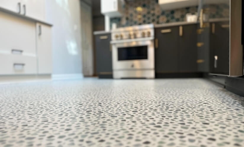 Ombré Kitchen Kitchen near Ann Arbor || DreamMaker Bath & Kitchen Portfolio